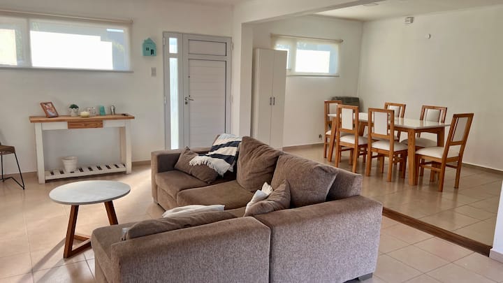 Casa Hermosa, Cómoda Y Luminosa - Bragado