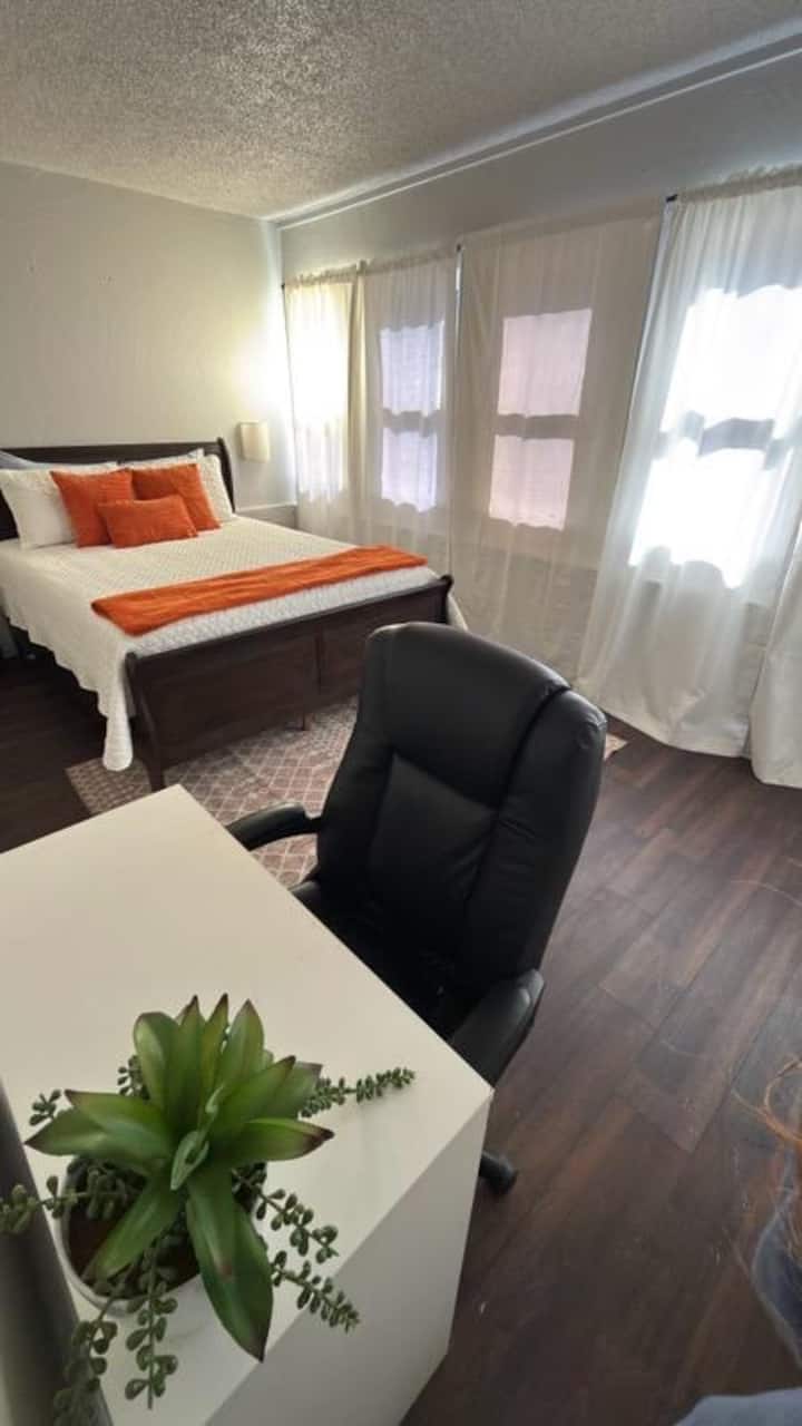 Private Studio • Parking • Fast Wifi • Work Stay - Oklahoma