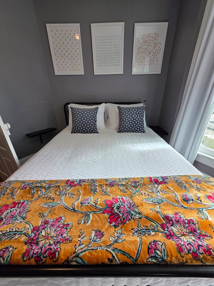 City Fan Retreat | Clean | Central | Modern - Richmond Raceway