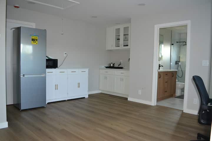 Private Primary Suite + Kitchenette & Patio - Hayward, CA