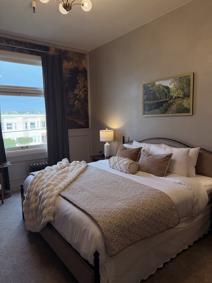 The Pacific Grove At The Grey Whale Inn - Fort Bragg, CA