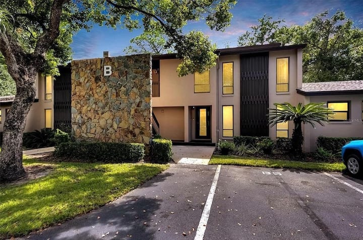 Relax And Unwind In A Charming Ideal Location - Palm Harbor, FL