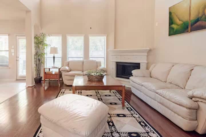 Spacious & Luxury Home In Creekside The Woodlands - The Woodlands, TX
