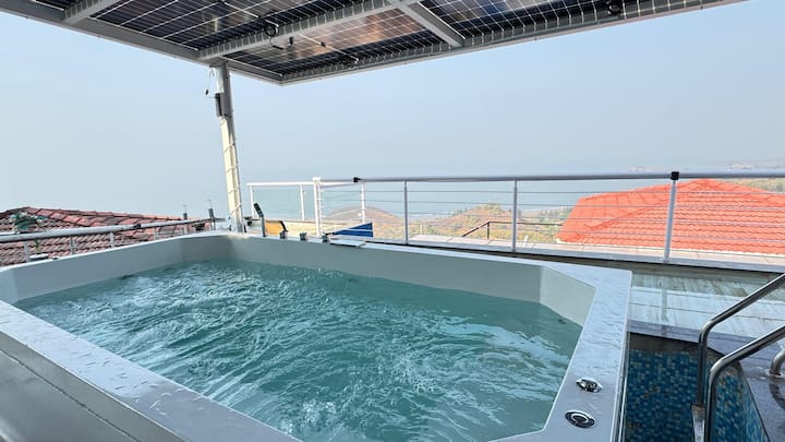 Luxurious Villa With Private Jacuzzi On Terrace - Murud
