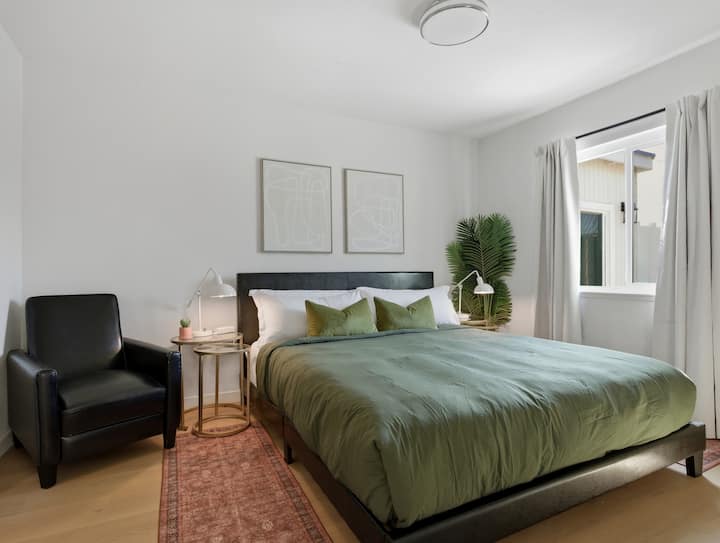 Temporary Home In Safe Neighborhood- Fenced Yard - Whittier, CA