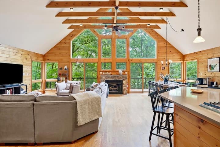 Family Mountain Escape | Speakeasy + Hot Tub - Berkeley Springs, WV