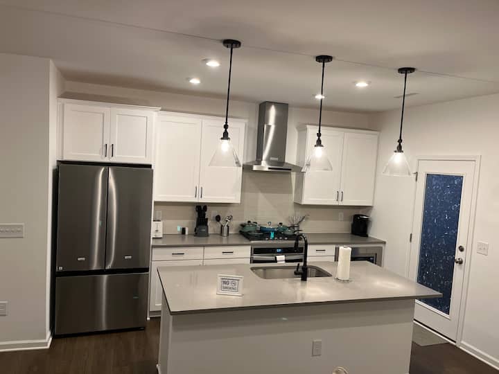Nearly New Townhouse With All The Basic Needs - Raleigh, NC