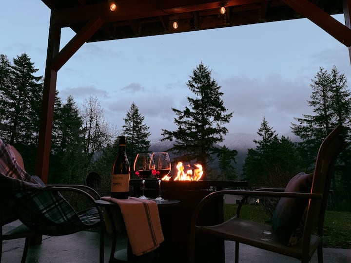 Gorge Landing Spot: Walk To Pubs, Retreat To Trees - Cascade Locks, OR