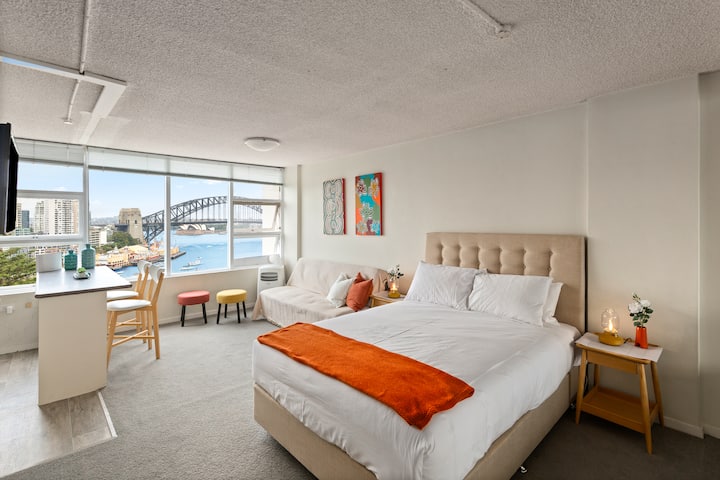 Postcard Studio—a Top-floor Lavender Bay Lookout - North Sydney