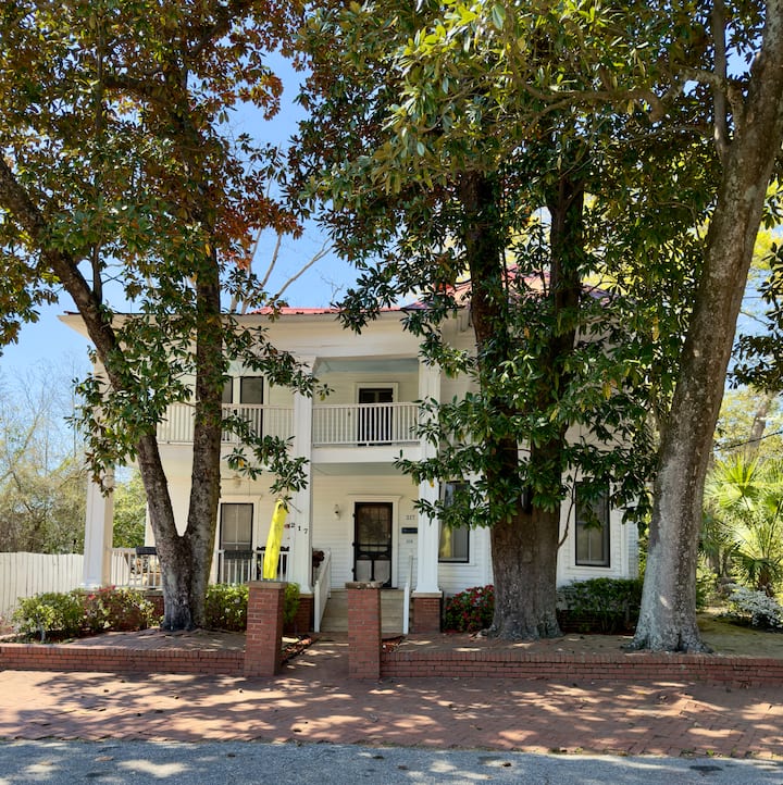 "Cozy Aiken Downtown" Walkable - Fenced Yard - Aiken, SC