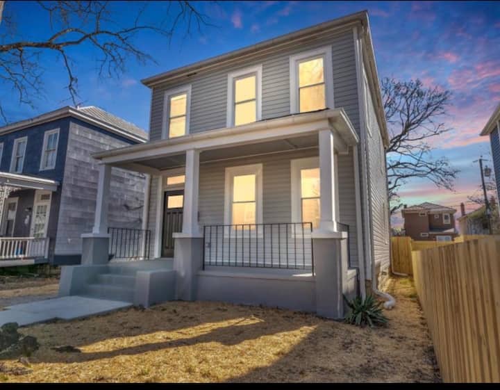 Cozy Home- 15 Minutes From Downtown Richmond - Richmond, VA