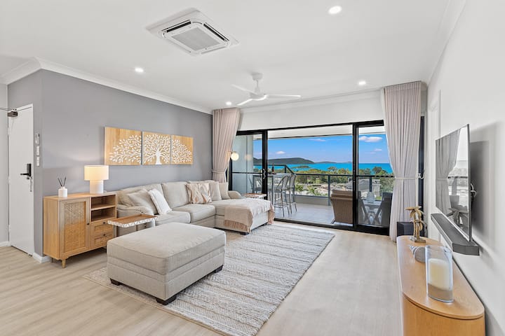 Coral Sea Vista | Stylish Coastal Escape - Airlie Beach