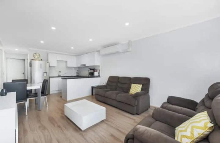 Humble Abode, Modern Setting, Fully Equipped - City of Wyndham