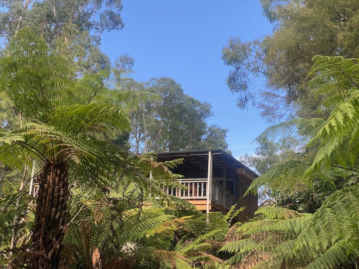 Whispering Waters, A Rustic Riverside Escape - Warburton