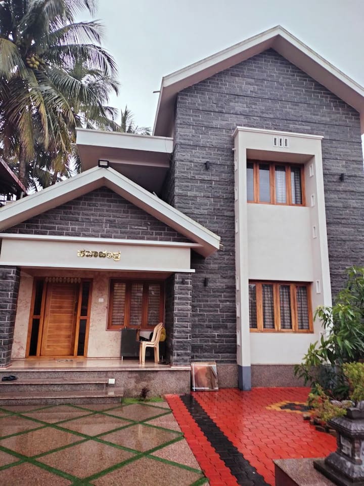 Sadachandra Home Stay - Basroor - Deluxe Ac Room - Kundapura