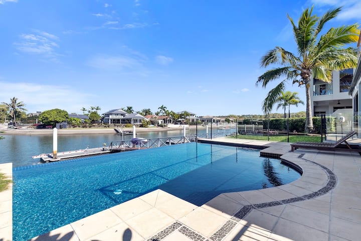 Canal Luxe | Infinity Pool & Pontoon - Mooloolaba
