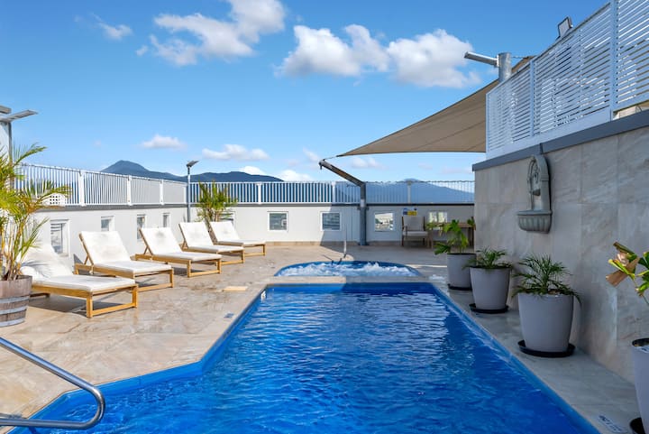 Peak Studio—highview Haven Across Shopping Centre - Cairns