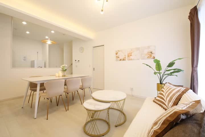 【北谷町・戸建て】最大11名宿泊可！無料wifi！広々103㎡ 4ベッドルーム 駐車場付 Za506 - 宜野湾市