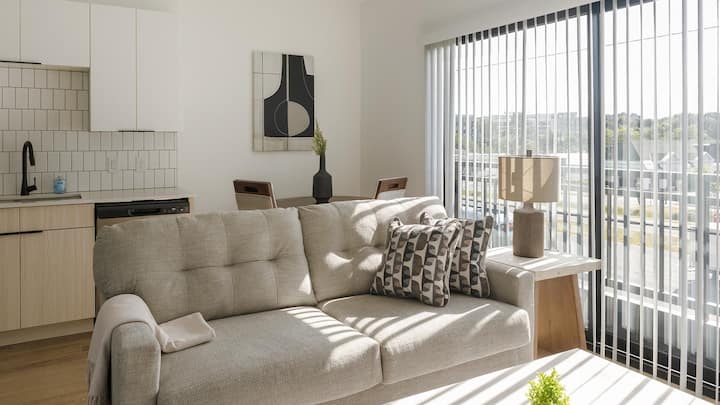 Landing | Stunning Studio, Courtyard, Game Room - Chapel Hill, NC