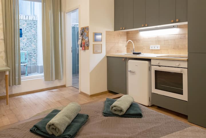 Alice Apartments For 7 Guest In Blaha Lujza Square - Budapest