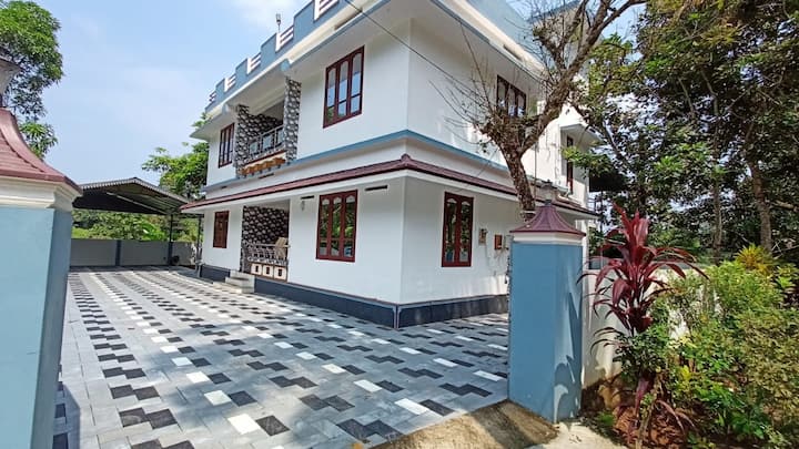 5bhk Home Away To Nature Escape In Town - Adoor