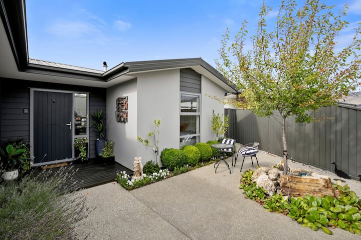 Central Otago Getaway | Modern 2-bed - Cromwell