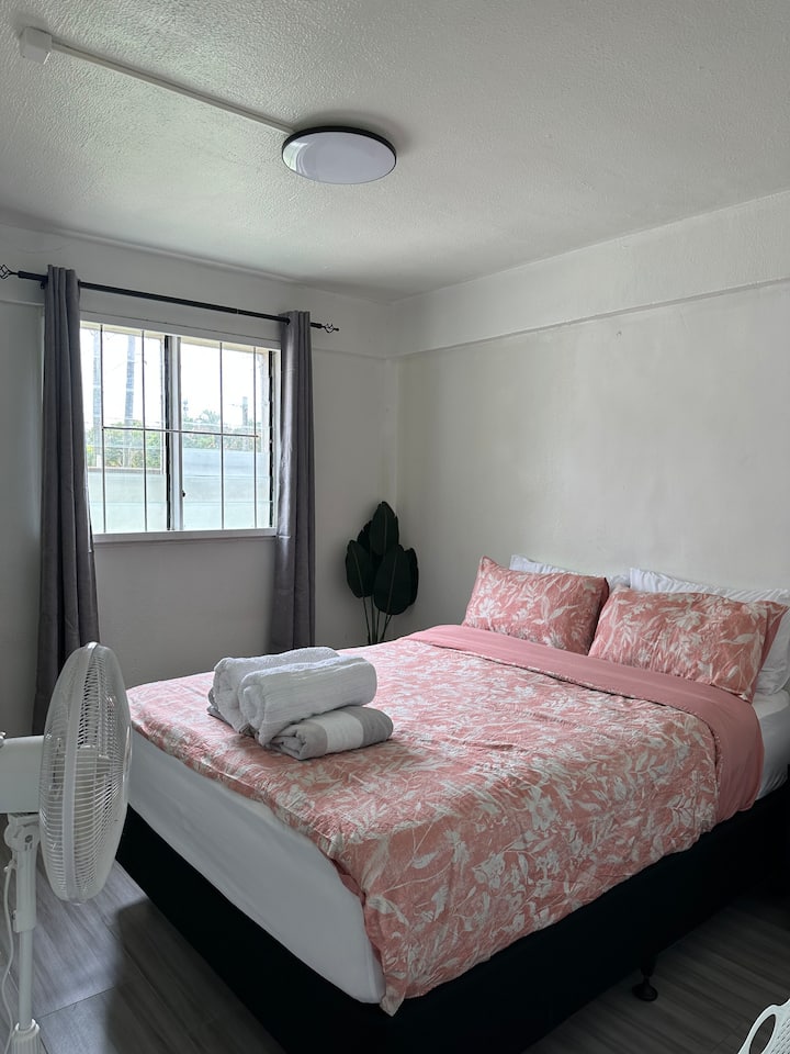 Cozy 1 Bedroom Apartment! Wi-fi & Washing Machine - Tonga