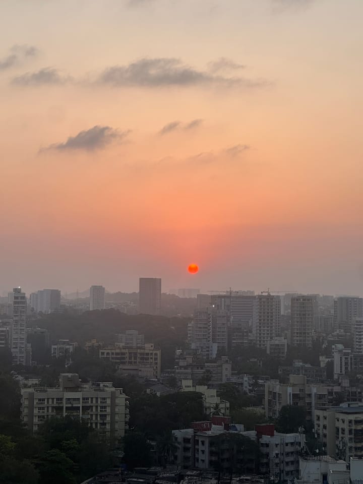 A Room With Private Washroom In A 5bhk Apartment ! - Mumbai