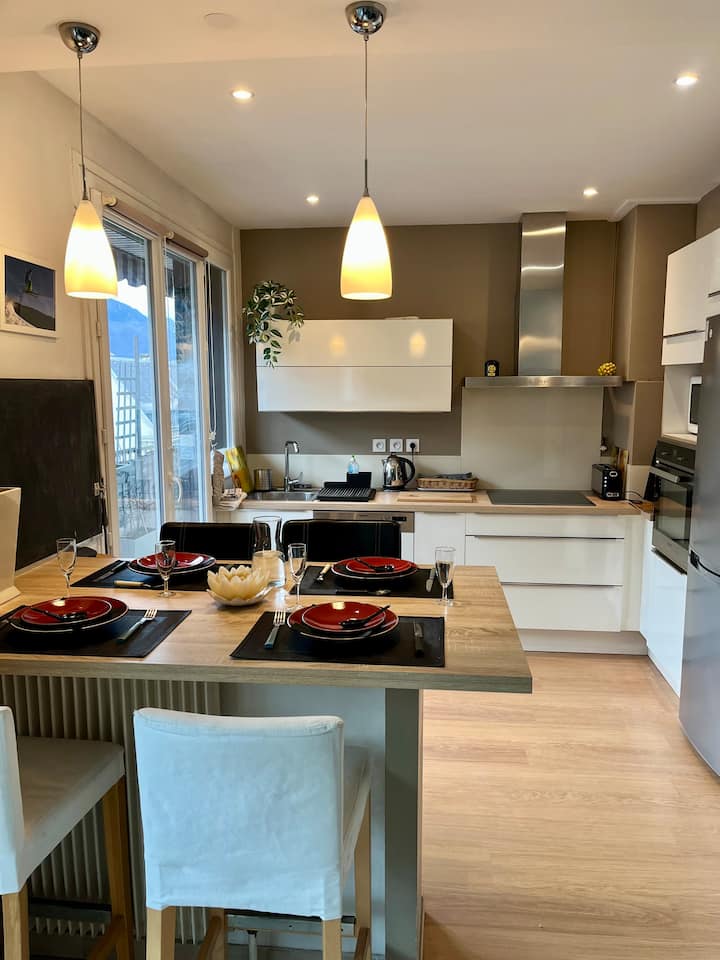 T2 Lumineux Hypercentre - Calme & Tram & Commerces - Grenoble