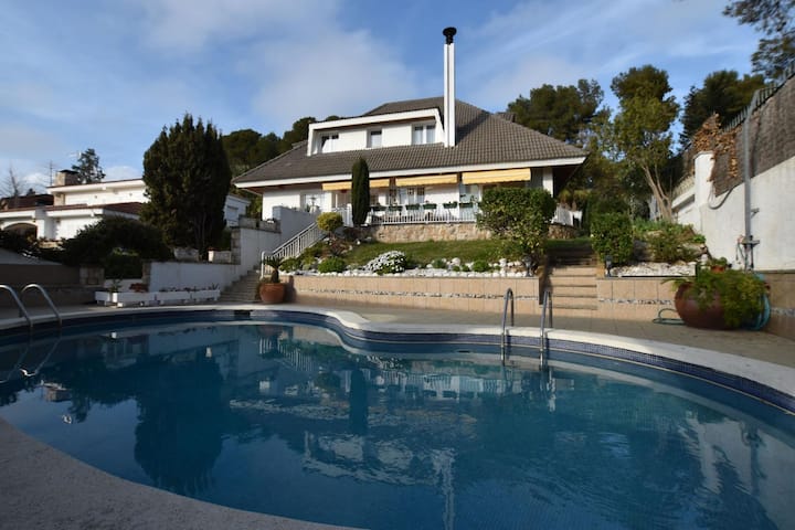 Espectacular Villa En La Mora - Tarragona