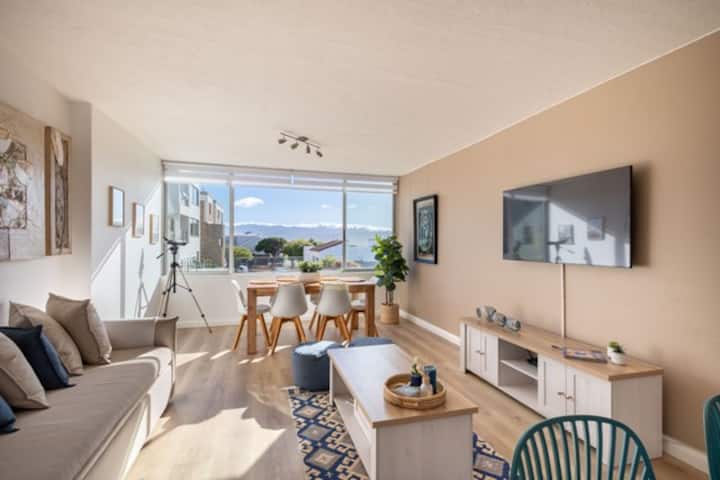 Modern 2br Apt  Walk To Beach  Secure Parking - Plettenberg Bay