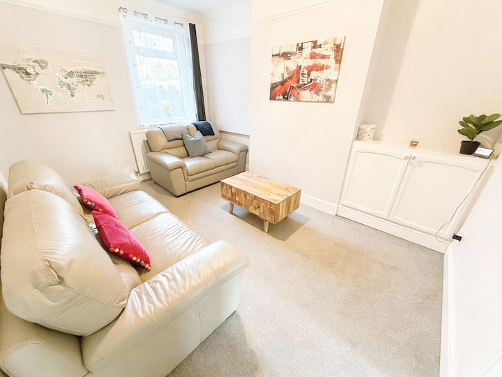 Home Near Cardiff City Centre 3 Bed House, Parking - Cardiff