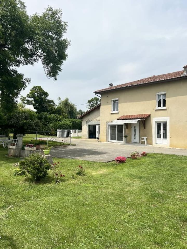 Ancienne Ferme Rénovée Avec Jardin - Havre De Paix - Beaurepaire