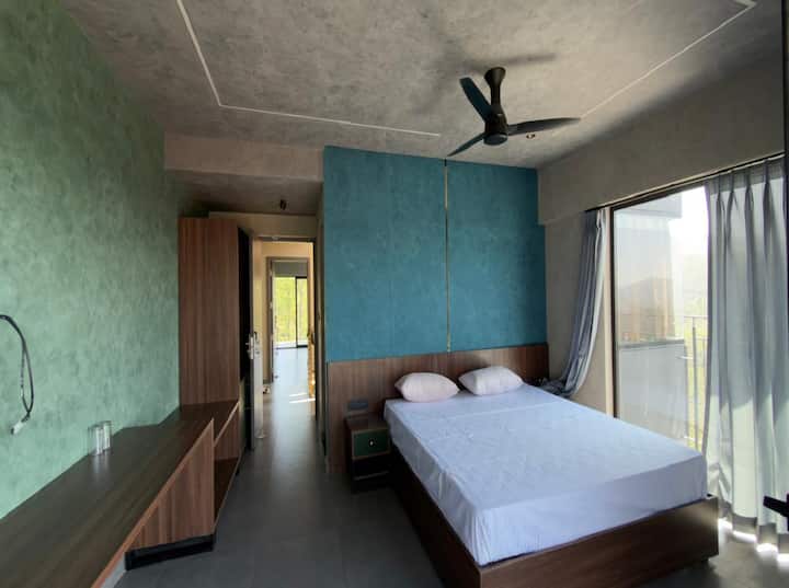 Deluxe Premium-wintel Wild - Valparai