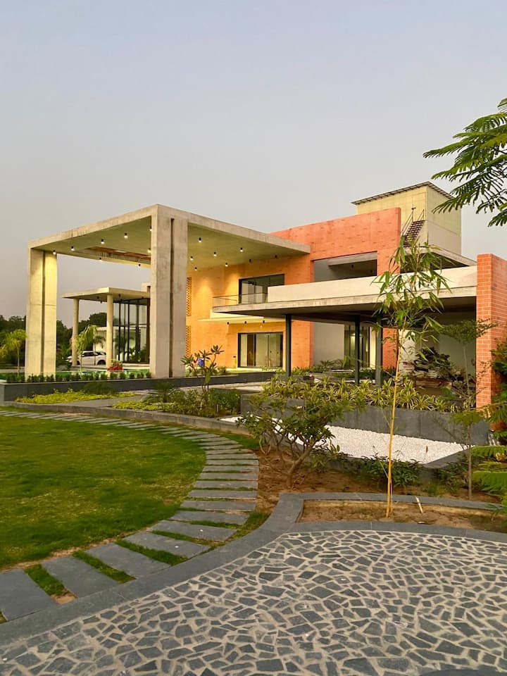 Villa With Pool And Lawn - Ahmedabad