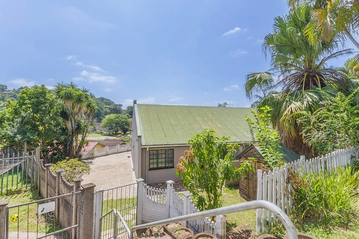 Two Bedroom House, Is A Spacious  , Safe Env - Pinetown