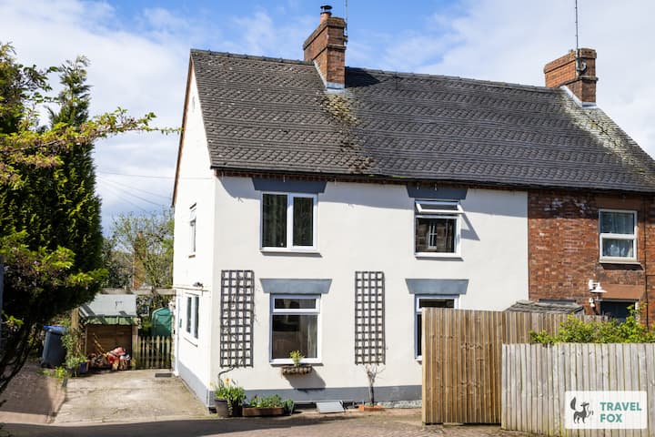 Smithy Bank Cottage - With Free Parking! - Alton