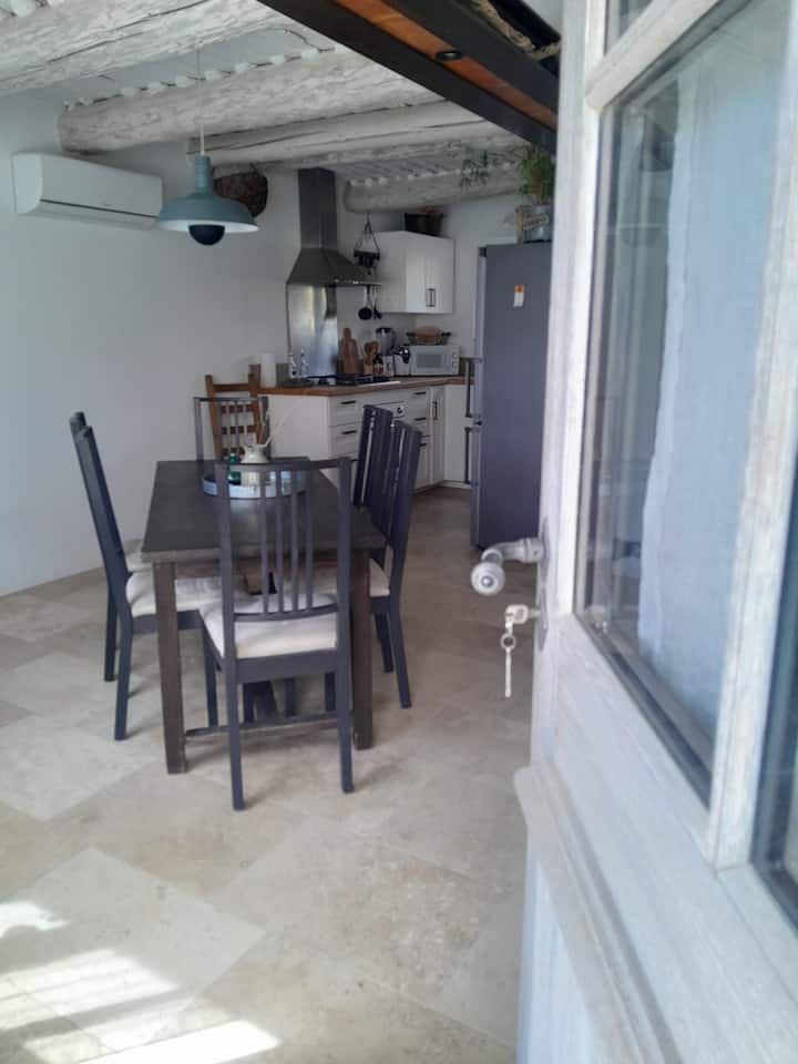 Proche Village, 2 Chambres /2 Sdb Et Parking Privé - Beaumes-de-Venise