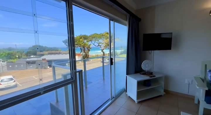 Beachfront 3br Apartment | Heated Pool | Sleeps 8 - Ramsgate