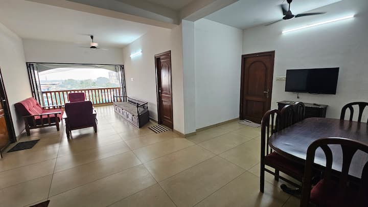 Spacious 2bhk Beach-view - In City Center - Kozhikode