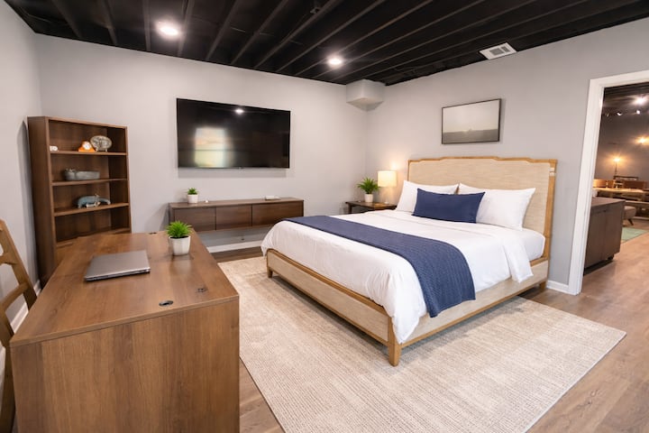 Luxury Guest House W/game Room & Court Retreat - Snellville, GA