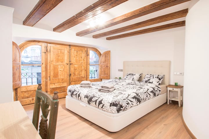 Inviting Central Apt, 4br, Wifi, Ac, Gothic - Barcelona