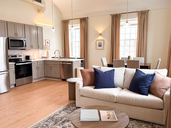 The Penthouse At Market House
Luxury 2 Bd 2 Bath - Oswego, NY