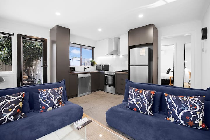 Sunshine Family Sophistication - Caroline Springs