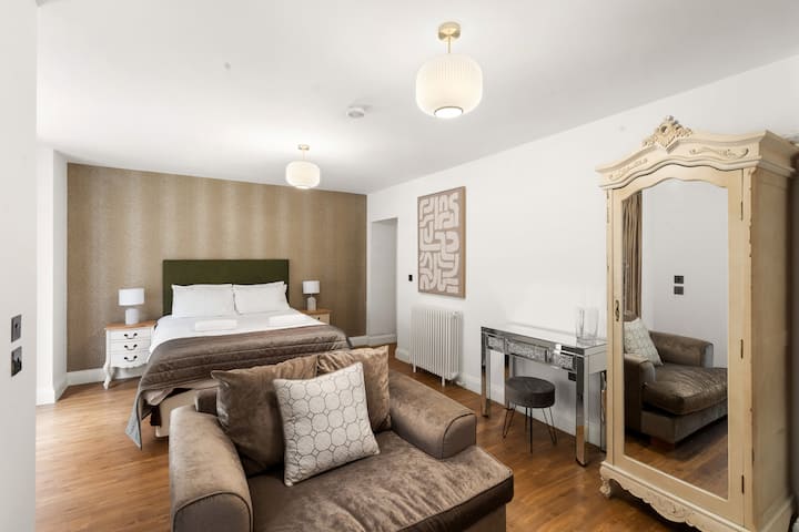 Modern 3br Basement Flat With Outdoor Terrace - Southend-on-Sea