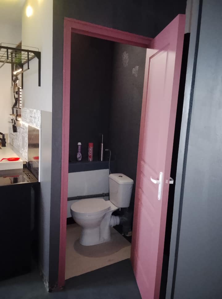 Chambre Avec Salle De Bain Et Cuisine Privative - Lodève