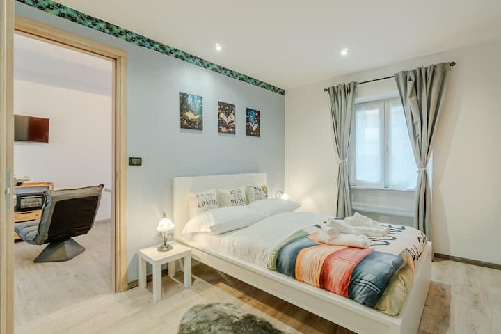 Guesthost - The Booklover Apartment - Turin