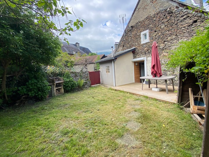 Petite Maison En Pierre Avec Jardin. - Bossòst