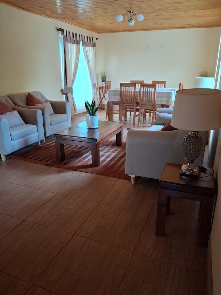 Casa De Campo Comoda Y Amplia - Santa Cruz