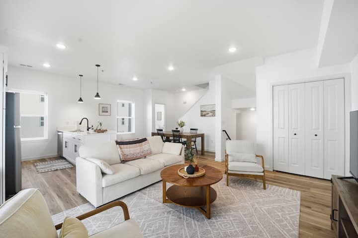 Gorgeous 3br In Cedar Falls - Waterloo, IA